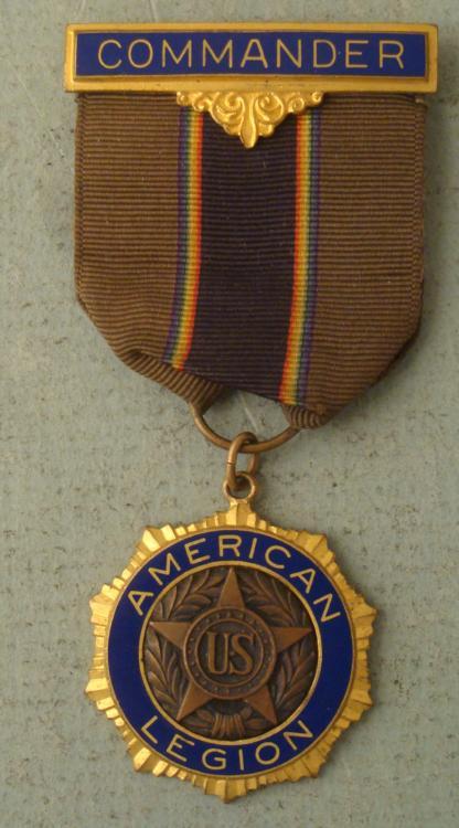 AMERICAN LEGION COMMANDERS BADGE VINTAGE