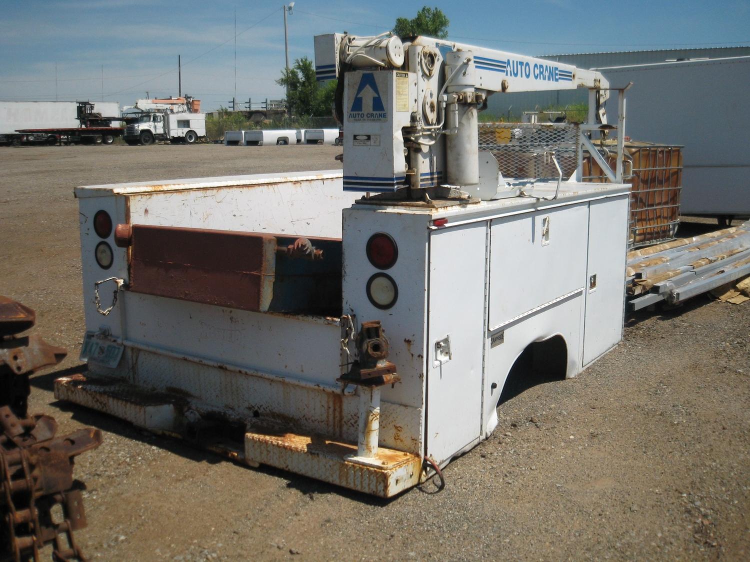 KNAPHEIDE UTILITY BED W AUTOCRANE & FUEL TANK,