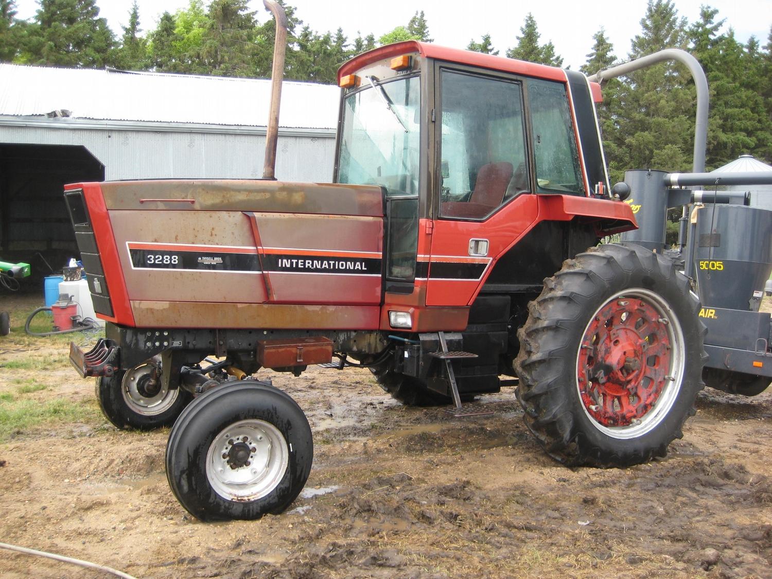 IH Model 3288