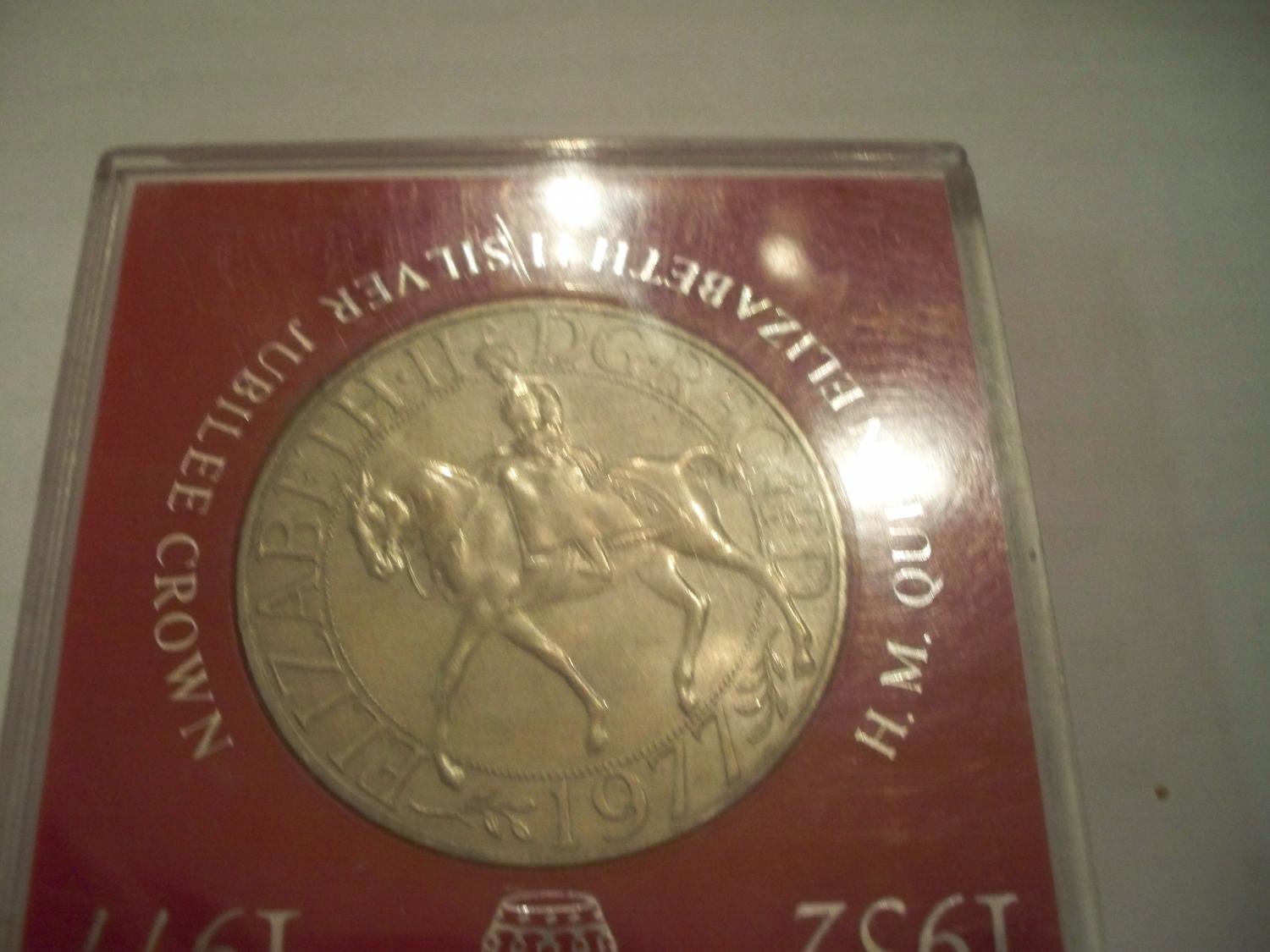 Queen Elizabeth II Silver Jubilee CROWN 1952 -1977 Coin