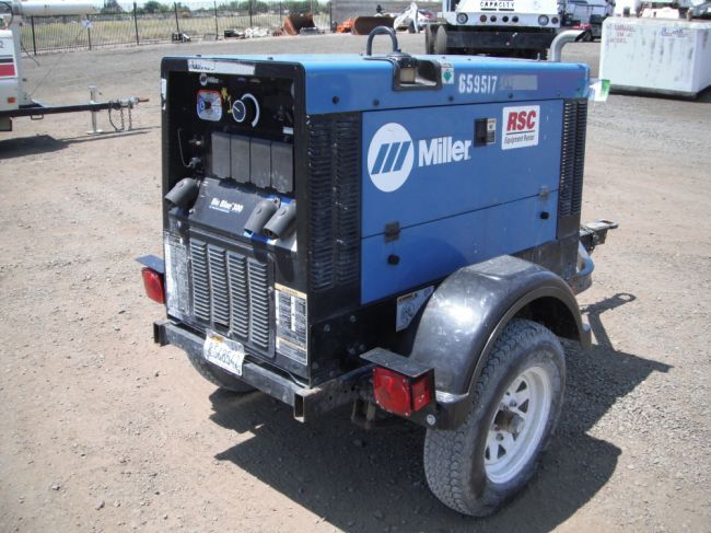 2006 Miller Big Blue 300 S/A Towable Welder