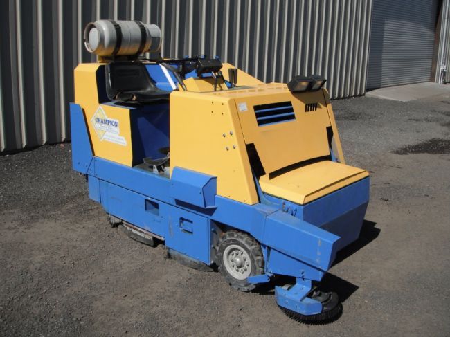 Power Boss TSS / 80-LD Floor Scrubber / Sweeper
