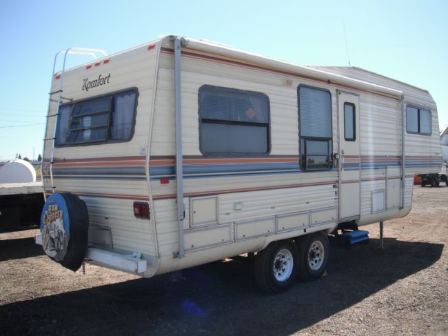 1990 Komfort Ind. T/A 28' 5th Wheel RV Trailer