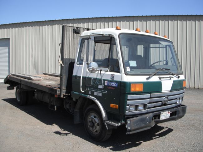 1989 NDMC UD1800 Cab-Over Flatbed Truck
