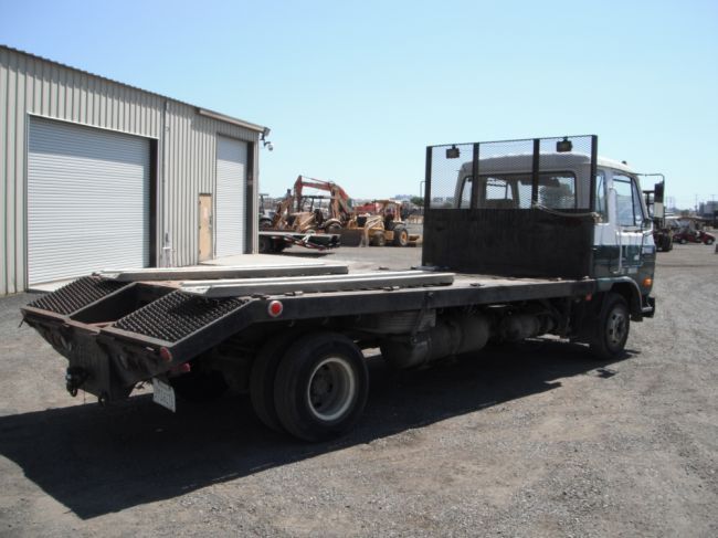 1989 NDMC UD1800 Cab-Over Flatbed Truck