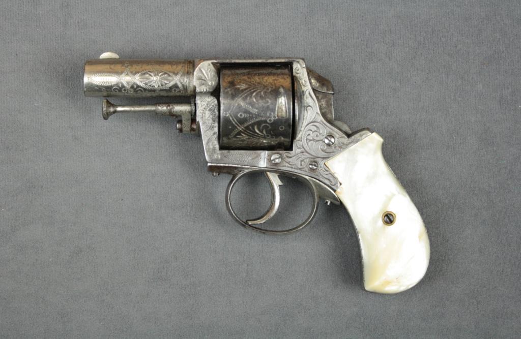 Presentation cased deluxe engraved British Bulldog DA revolver, .41 cal ...