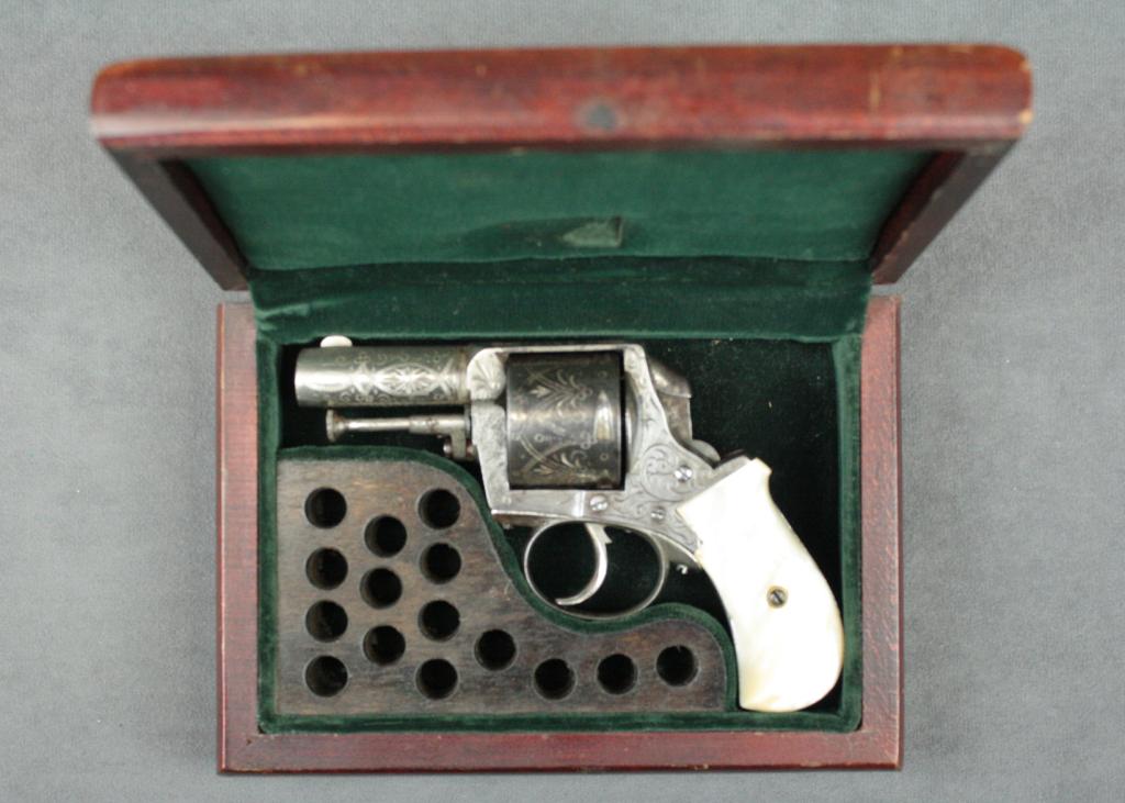 Presentation cased deluxe engraved British Bulldog DA revolver, .41 cal ...