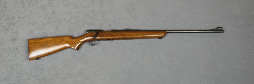 Winchester Model 43 bolt-action rifle, .218 Bee cal., 24” round barrel ...