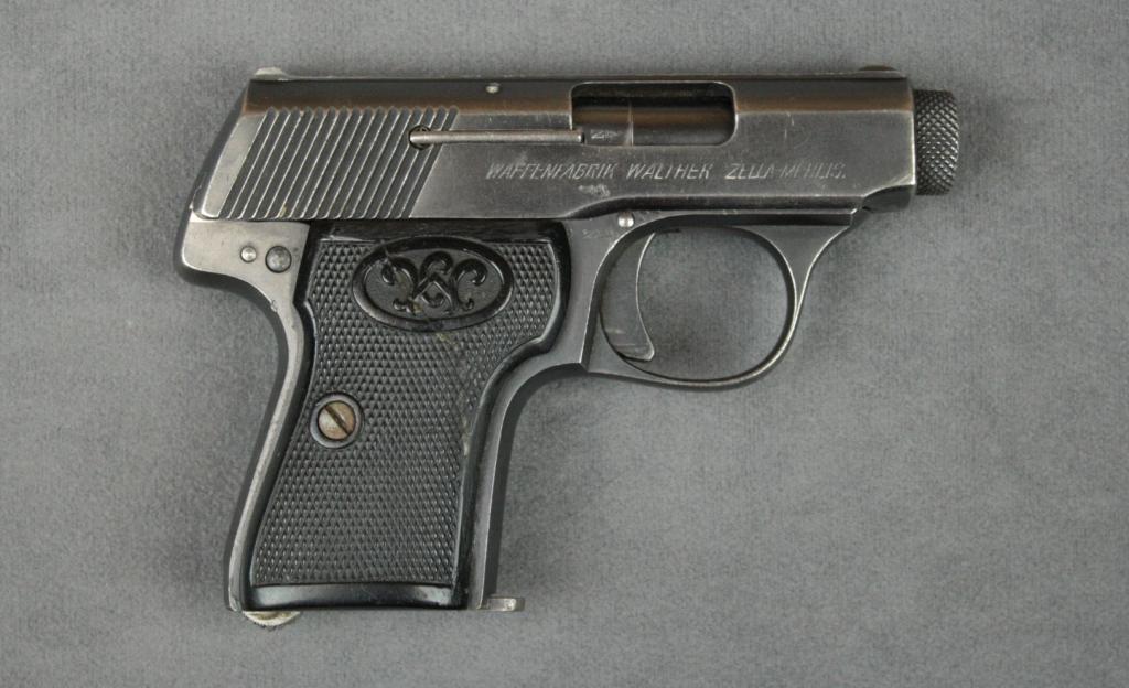 Walther Model 5 semi-auto pistol, 6.35mm cal., blue finish, checkered ...