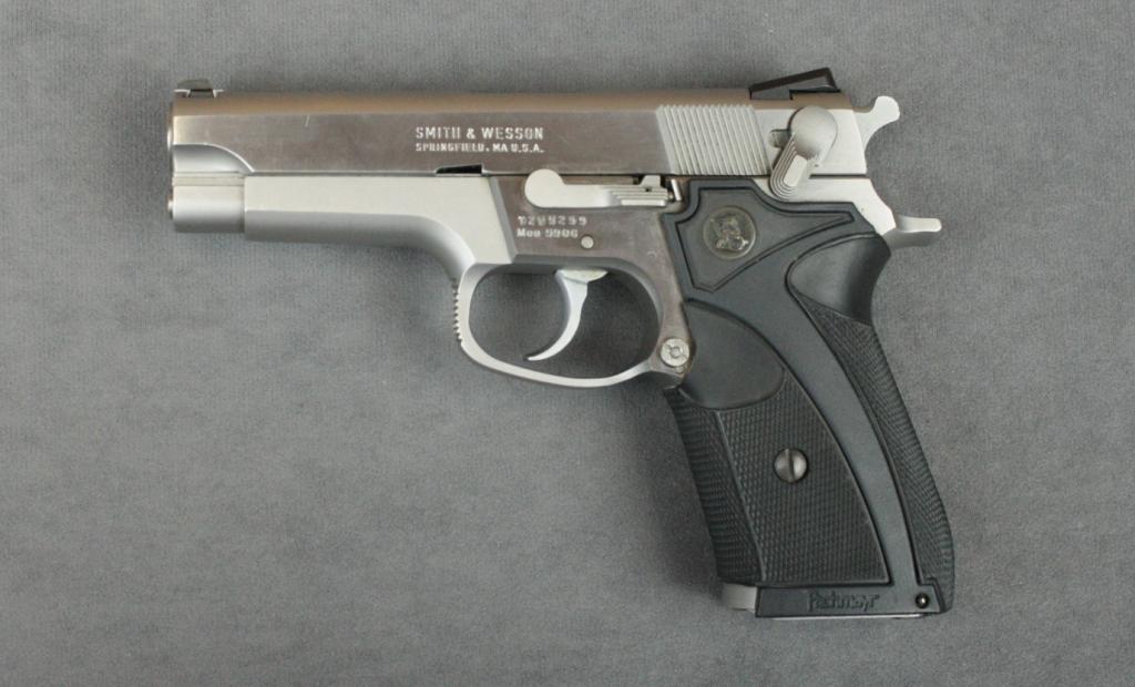 Smith & Wesson Model 5906 DA semi-auto pistol, 9mm cal., 4” barrel ...