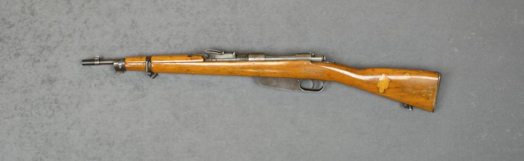 Italian Carcano bolt-action short rifle, 6.5mm cal., 18-1/2” barrel ...