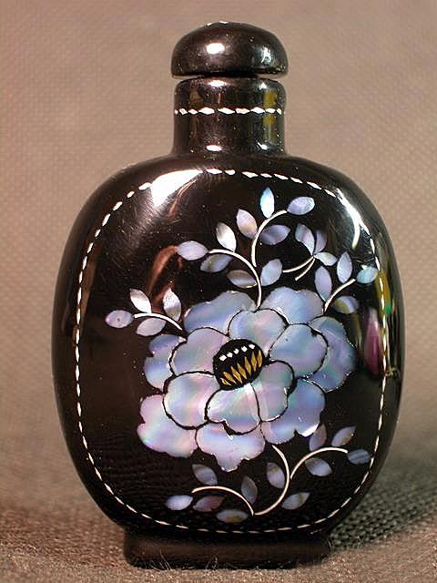 WOOD SNUFF BOTTLE W/ CONCH SHELL INLAYS