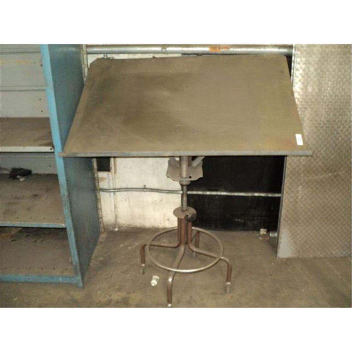 ROLLING METAL DRAFTING TABLE