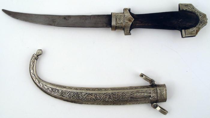 VINTAGE ARABIAN/MOROCCAN SILVER KOUMMYA DAGGER