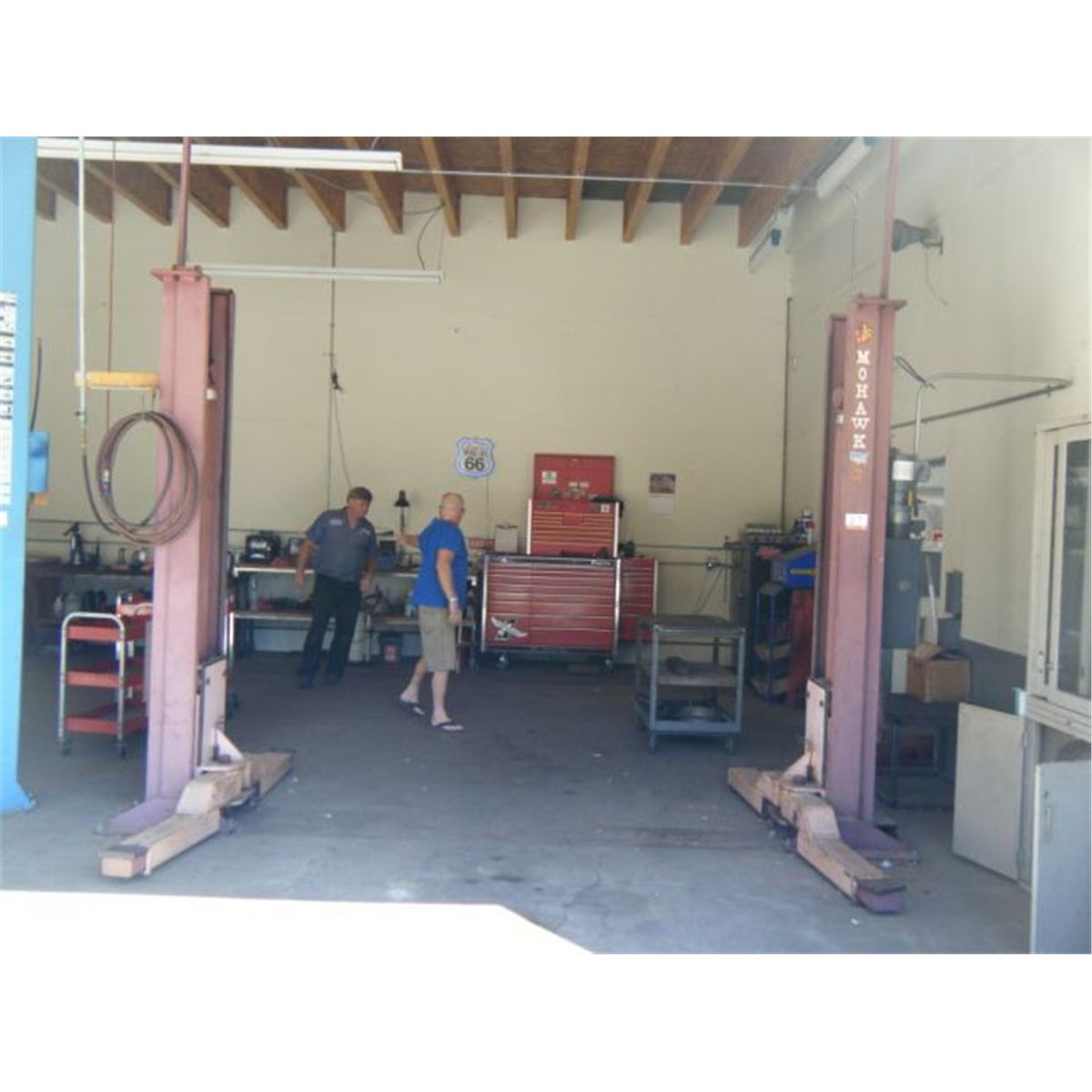 Mohawk 2-Post Hydraulic Lift