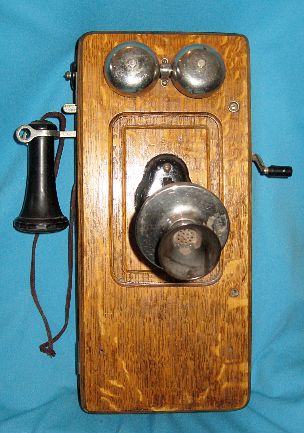 Hand crank oak wall phone, fine cond.