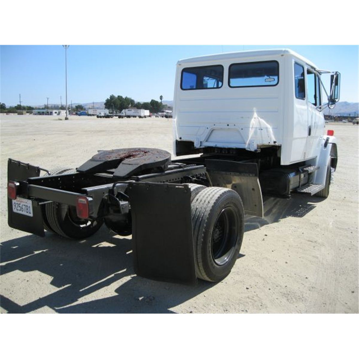 1998 Freightliner FL60 S/A Extra Cab Truck Tractor