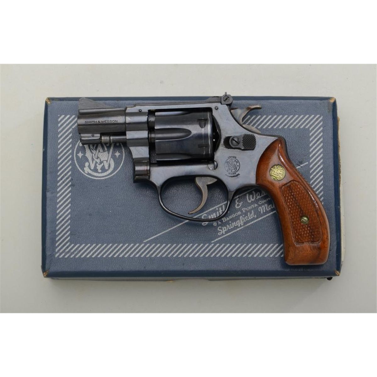 Smith & Wesson Model 34 .22/.32 Kit Gun in factory box with ...
