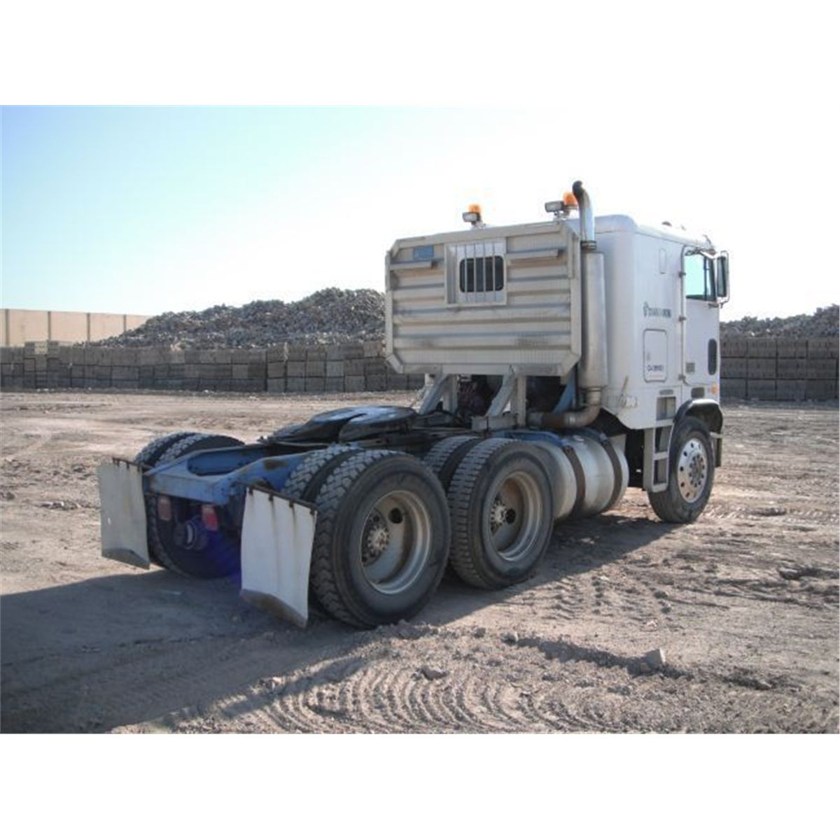 1983 Freightliner DS T/A Sleeper Truck Tractor