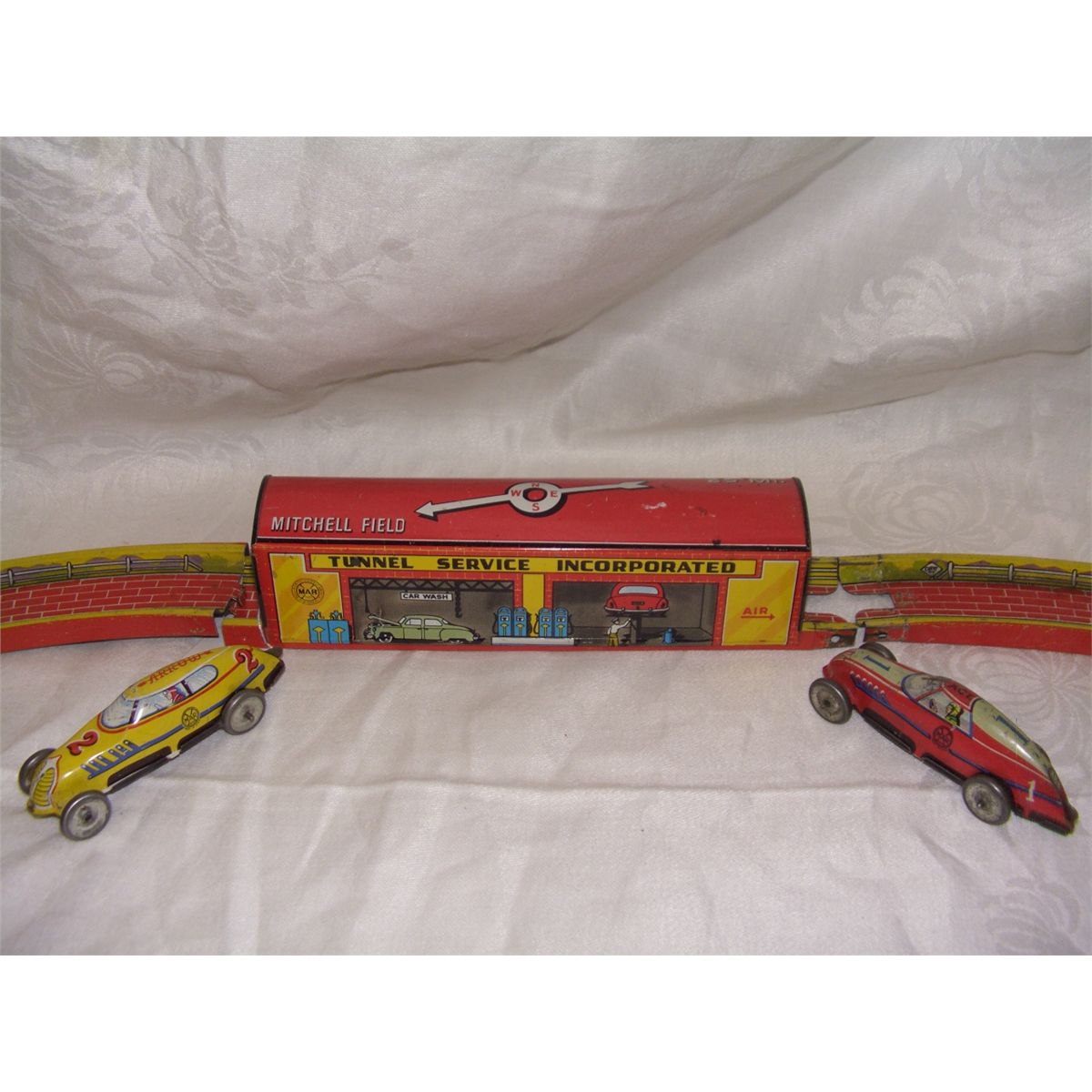 Marx 1940's oval race track with cars and tunnel, goes together great