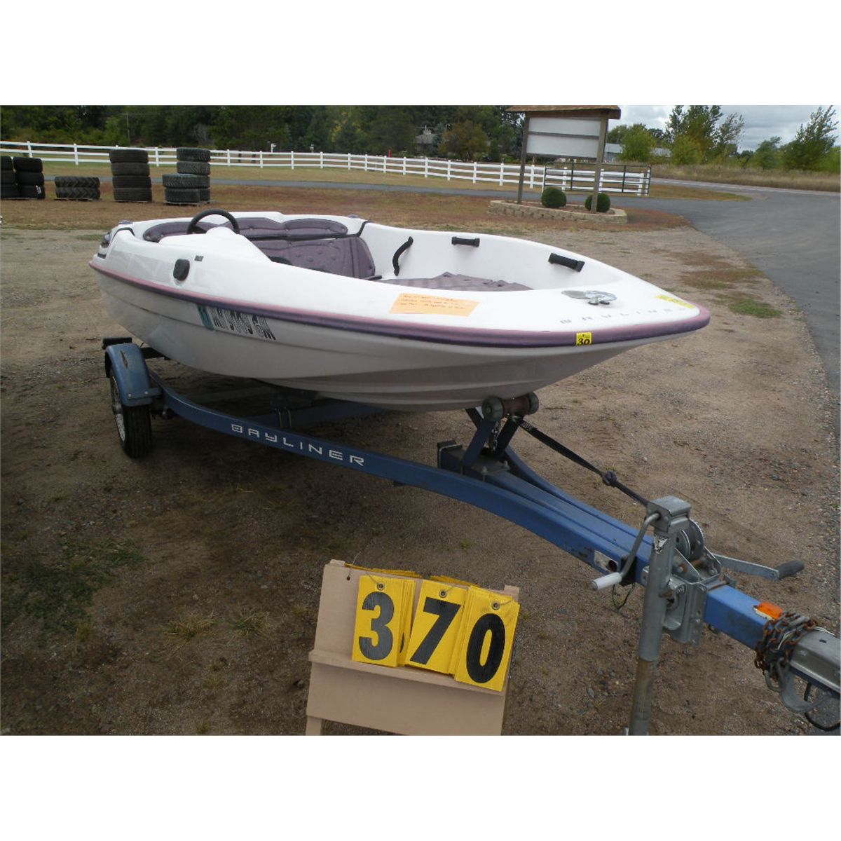 1994 Bayliner 14 ft jet boat w/trailer SN-USJJ10JAA494