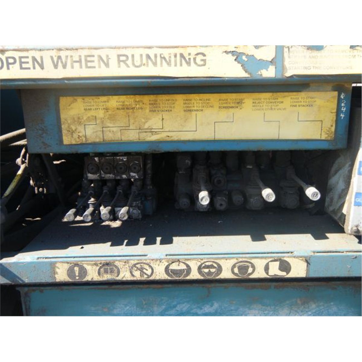 1998 Erin Finger FS-165 T/A Towable Screening Plant