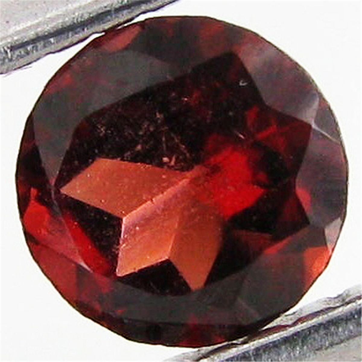 0.62ct Wine Red Garnet Round (GEM-40933)