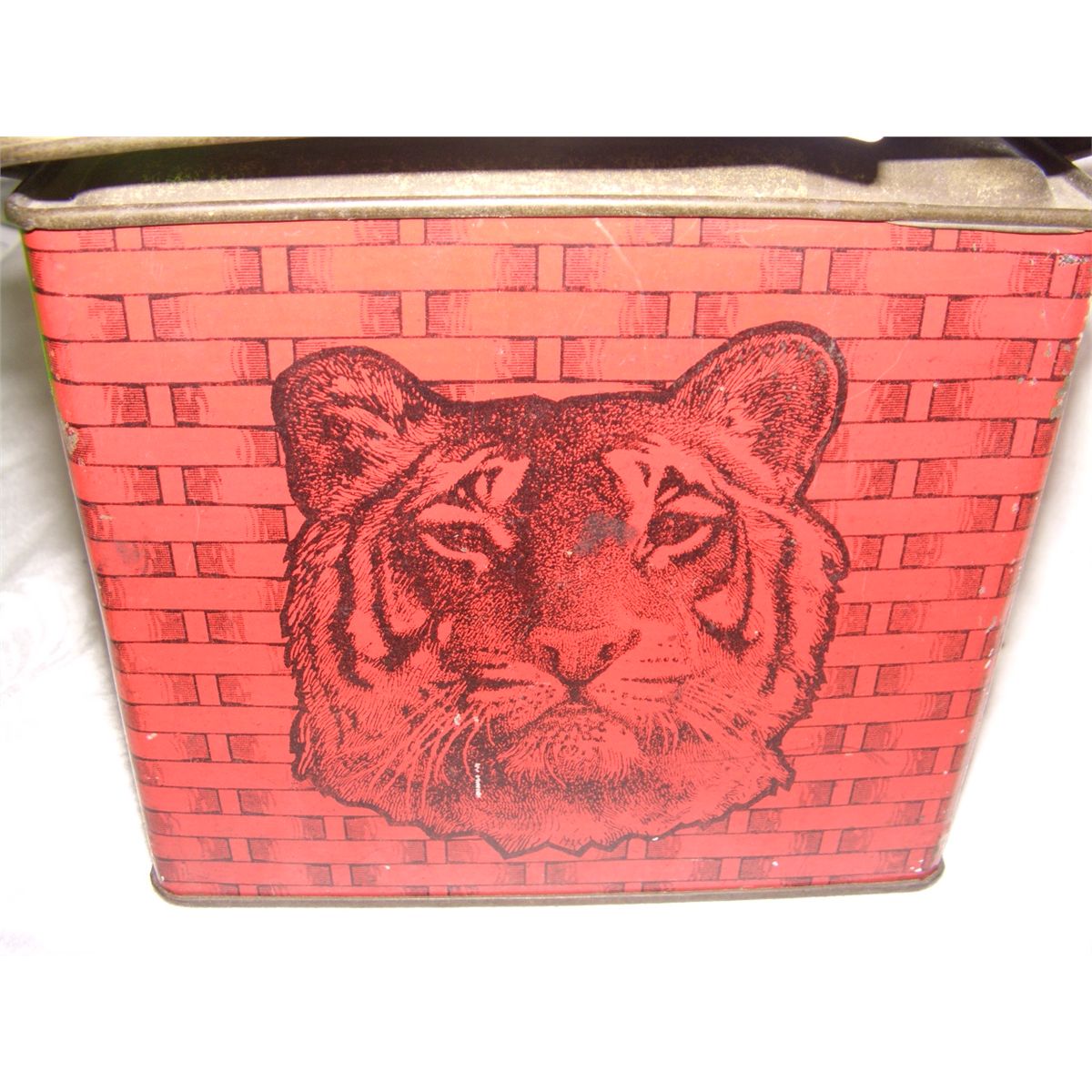vintage Tiger Tobacco tin / lunch box