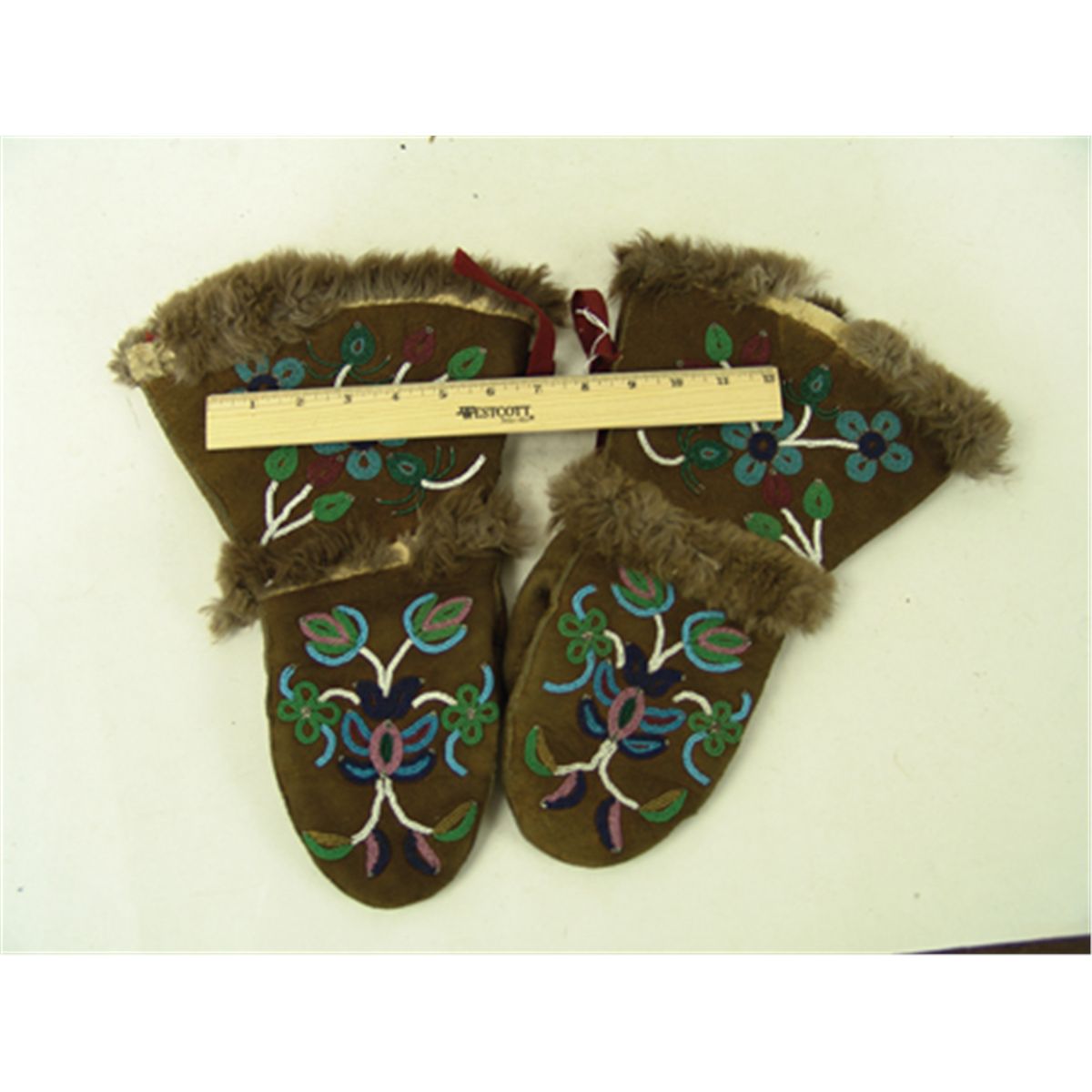 Cree Beaded Mitts