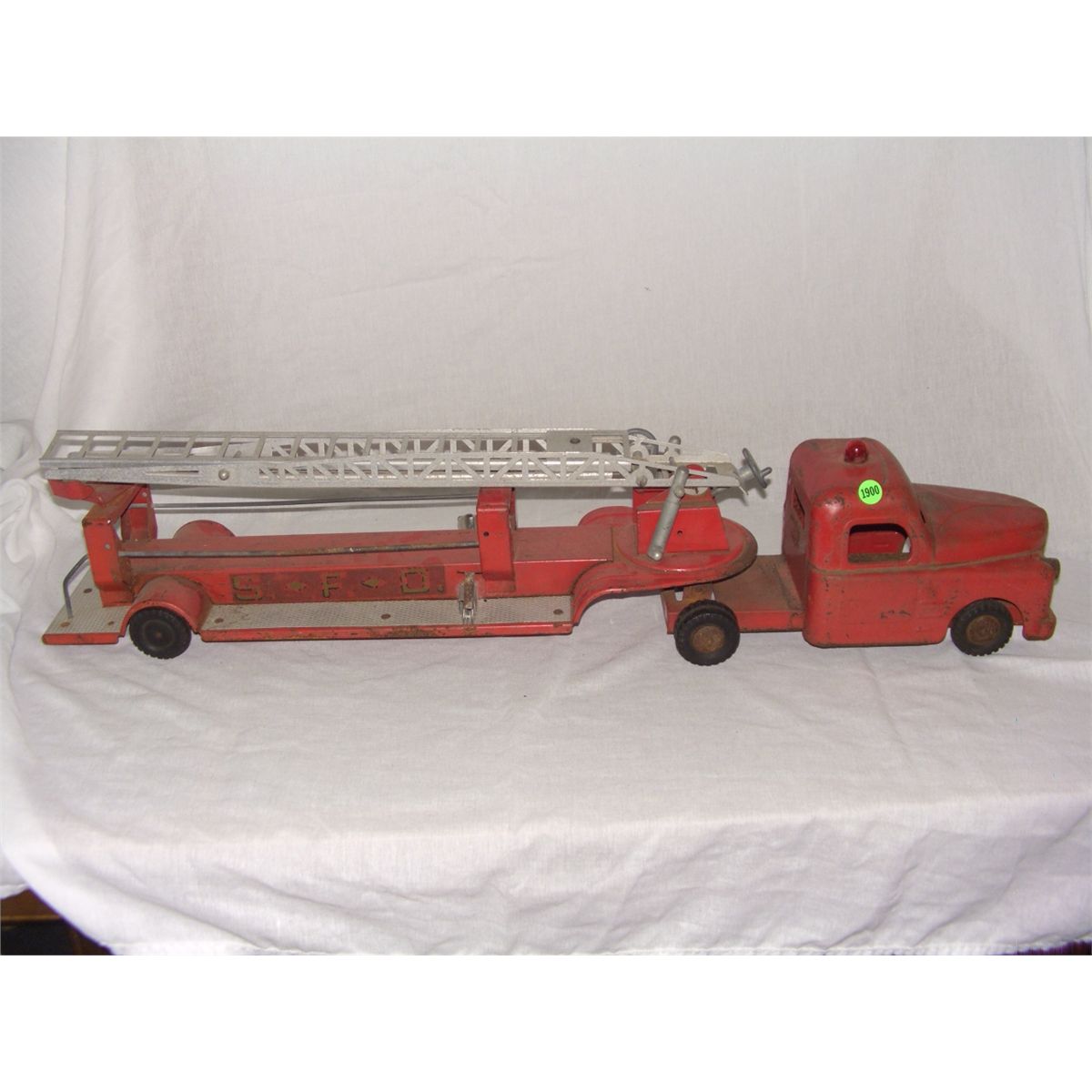 metal toy structo fire / ladder truck