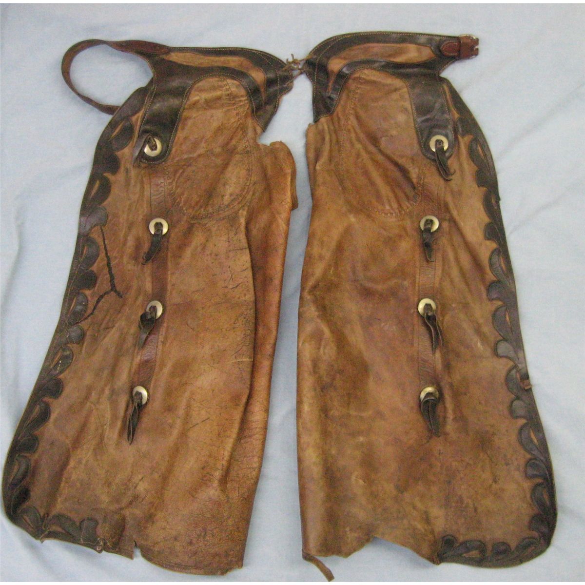 VICTOR ARIO batwing chaps, good condition!