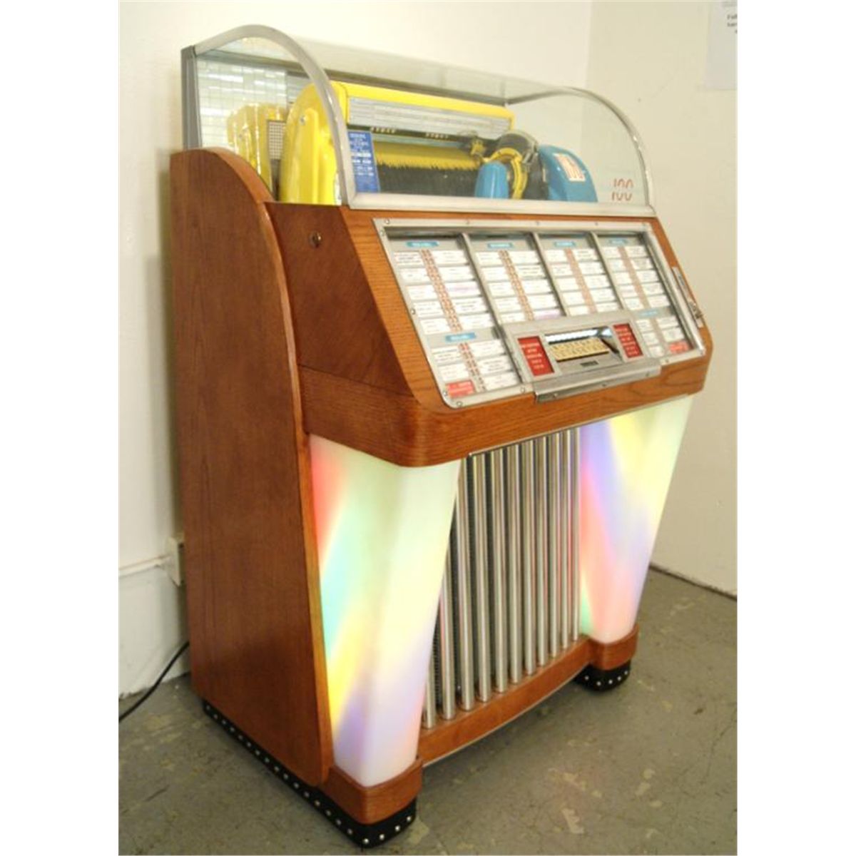 Seeburg M100 C 1952-1953 45 rpm Jukebox
