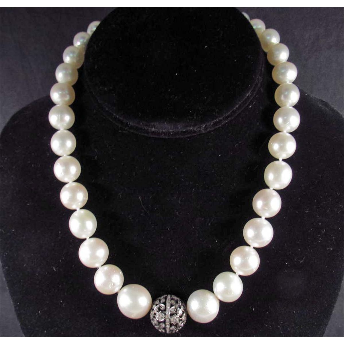 ONE SINGLE STRAND SOUTH SEA CULTURED PEARL NECKLACE W/ DIAMOND LATTICE BEAD