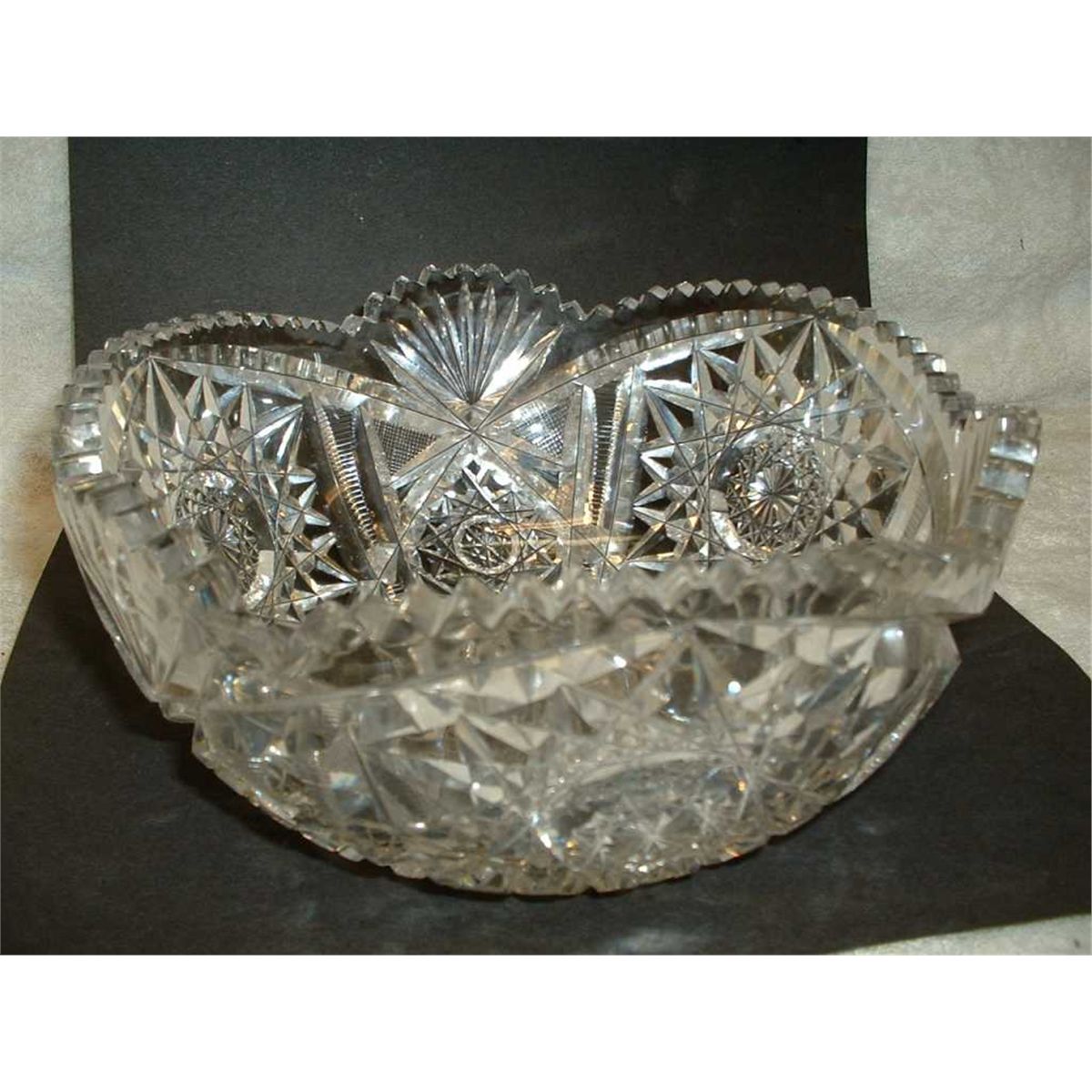 Cut glass bowl, pineapple design 9x4"