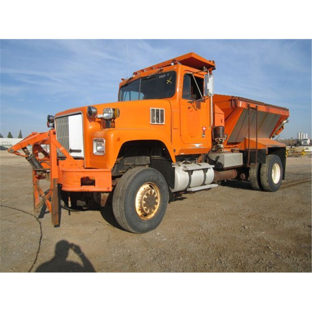 1996 International Paystar 5000SFA S/A 4x4 Spreader Truck