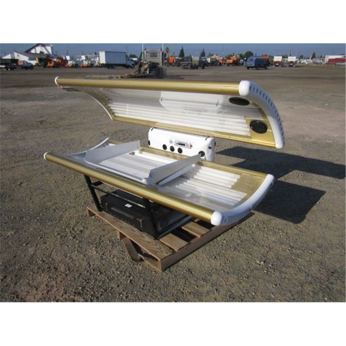 Indoor Sun Systems VIP 3000 Tanning Bed