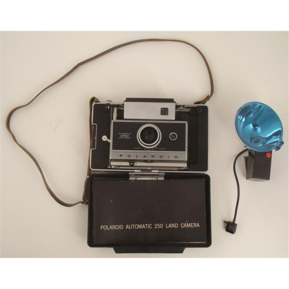Polaroid 250 Automatic Land Camera Vintage w/Case