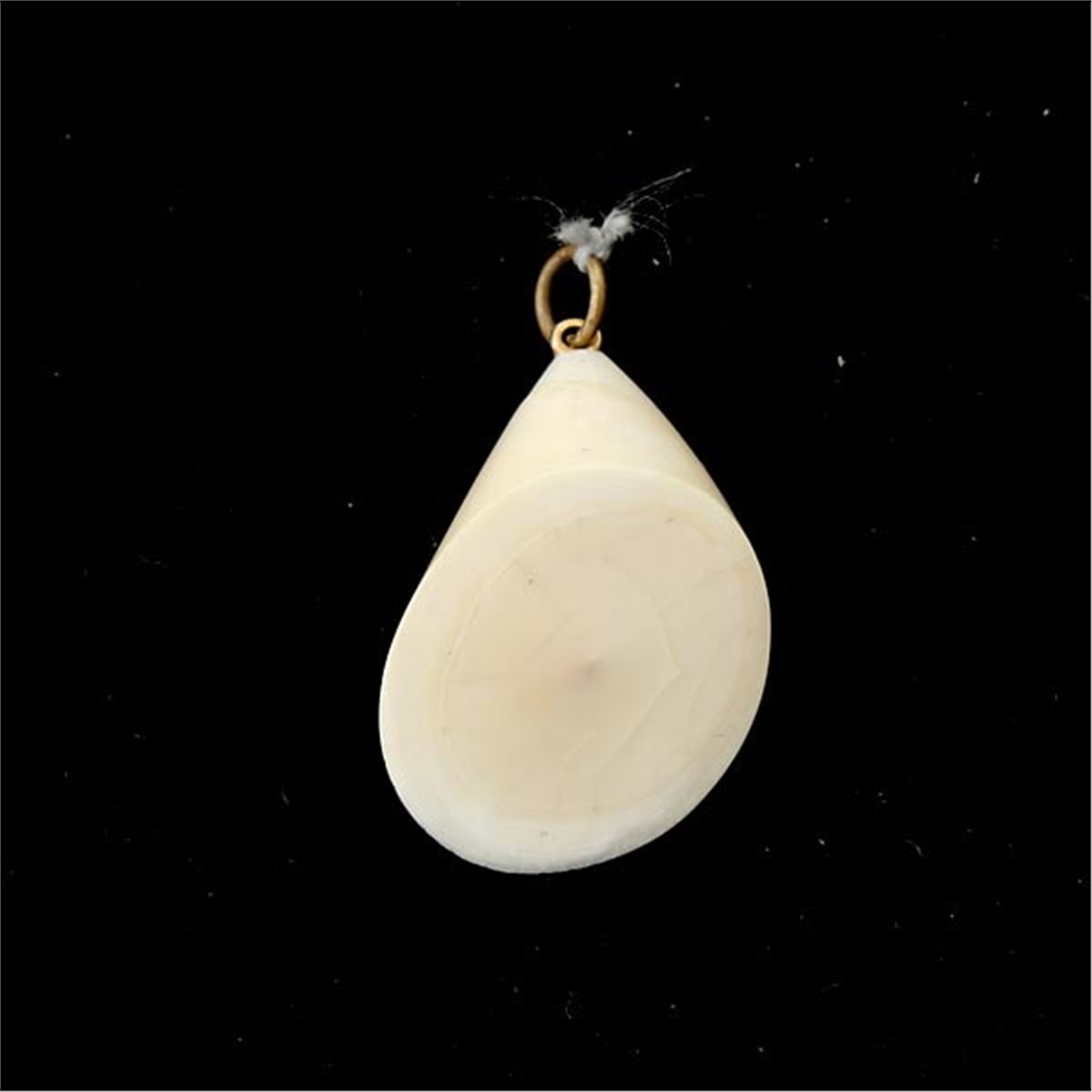 COLLECTION OF TWO IVORY JEWELRY ITEMS.