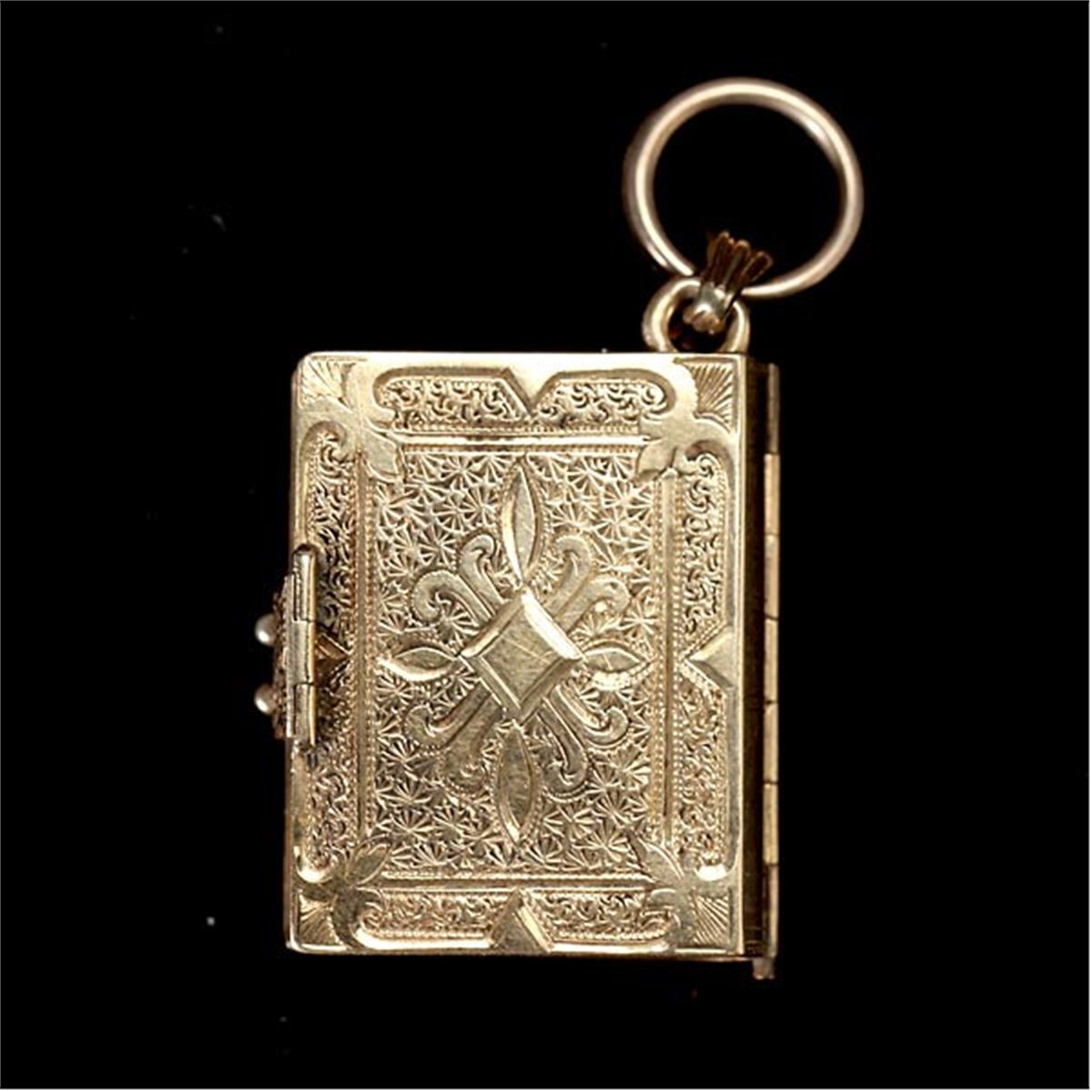 14K YELLOW GOLD BOOK LOCKET PENDANT.