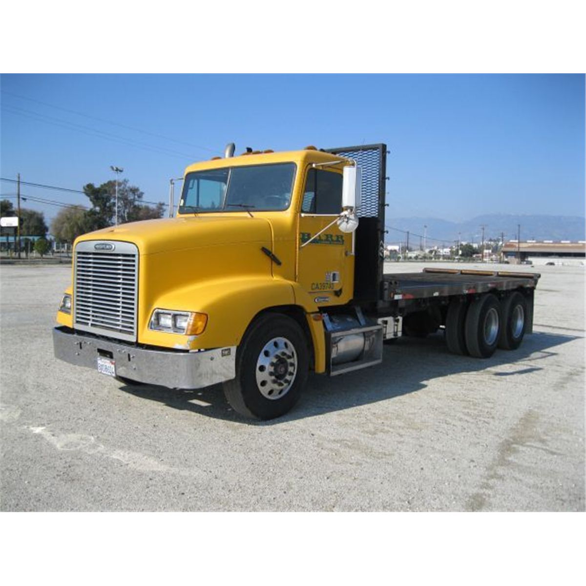 2001 Freightliner T/A Flatbed Truck