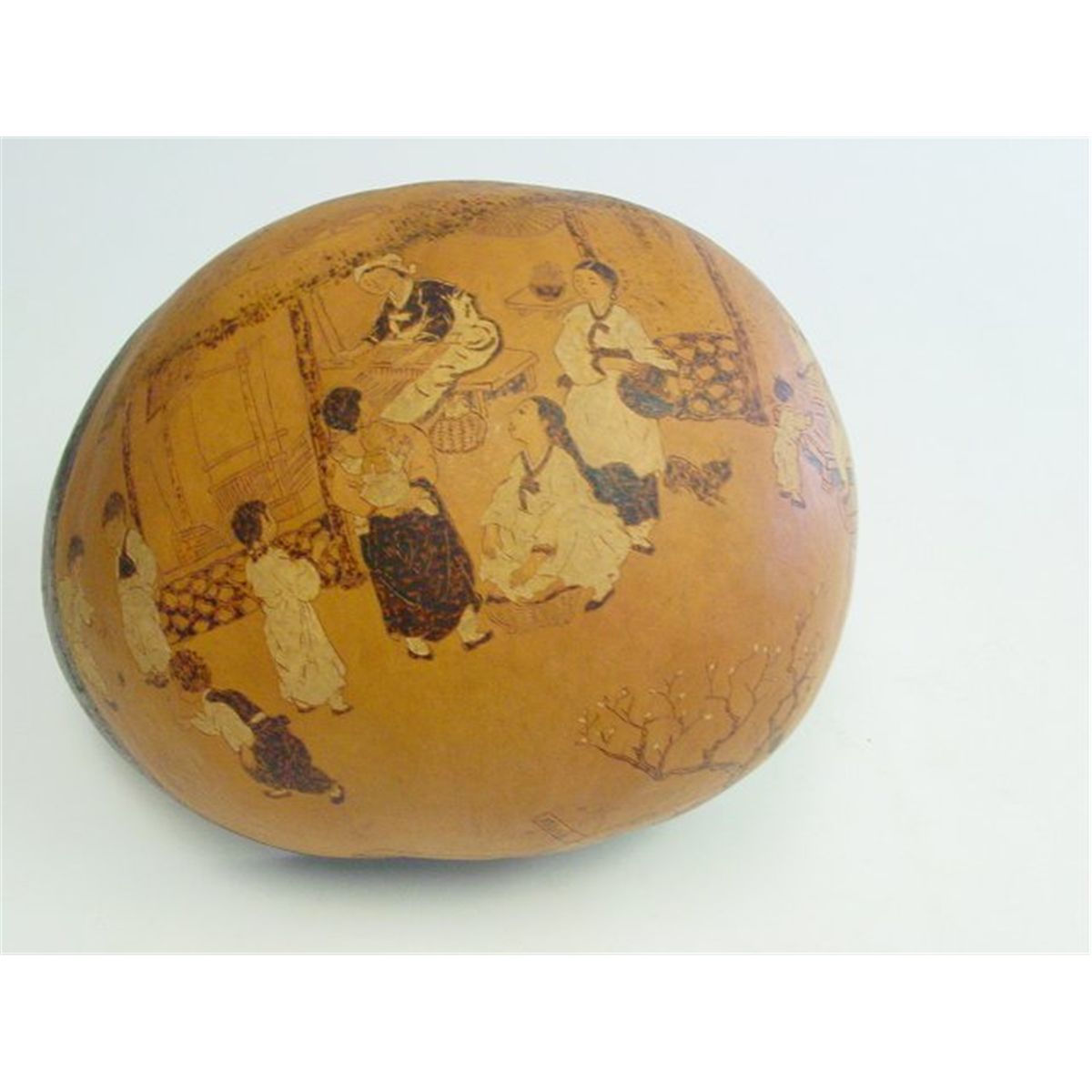 Chinese pyrography gourd with scene with "Family"