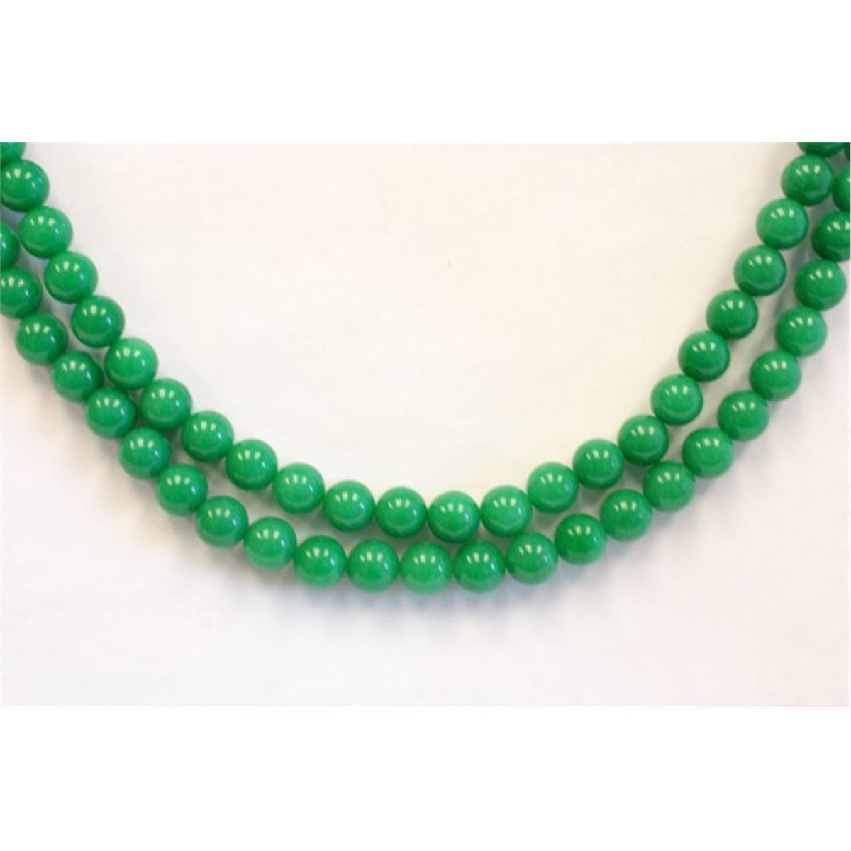 Beautiful Chinese string of jadeite beads