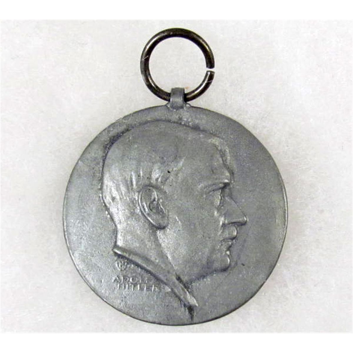 GERMAN NAZI ADOLF HITLER MEDAL