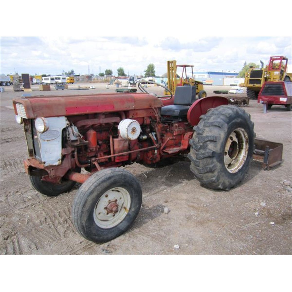 1960 International Harvester 460 Diesel Utility Ag. Tractor