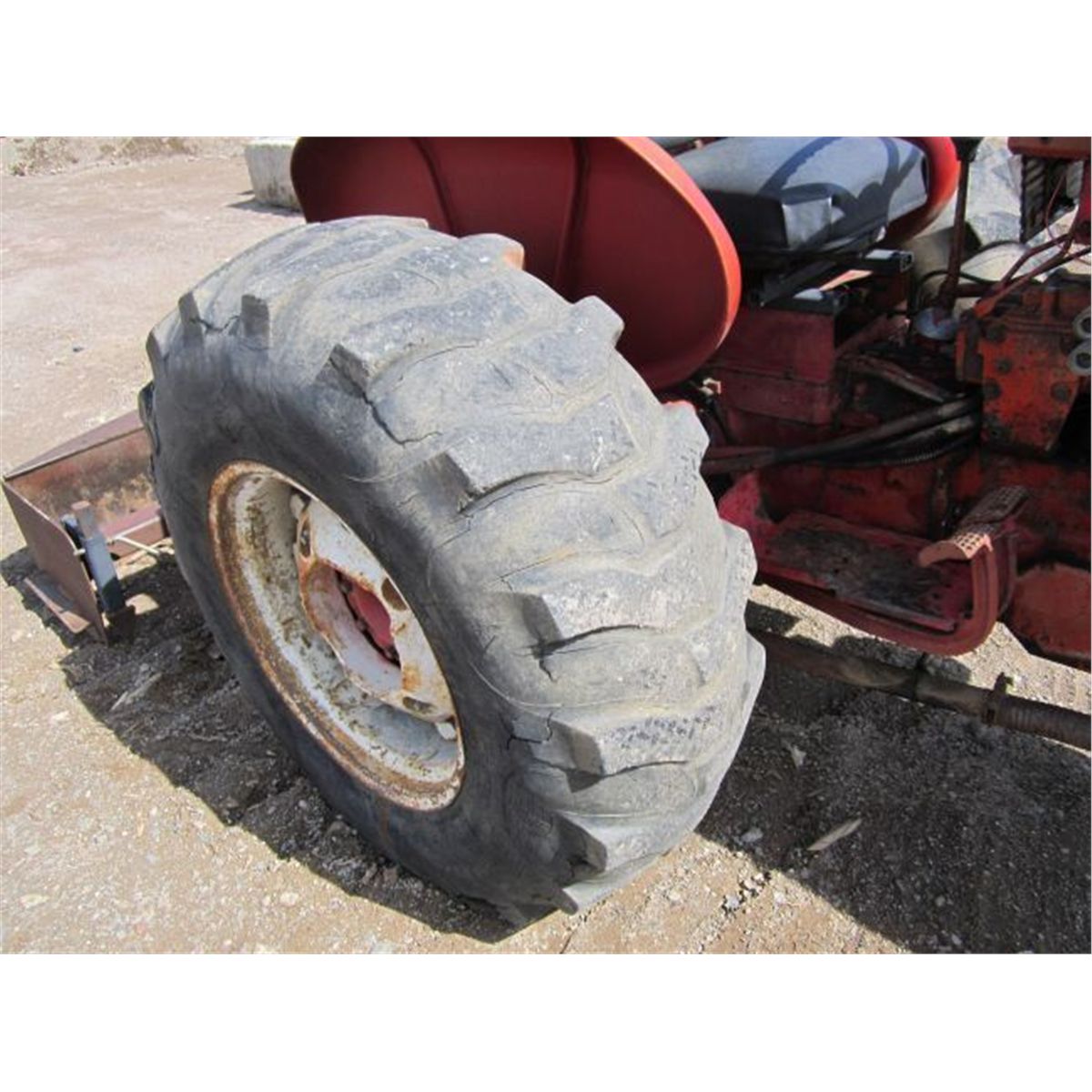 1960 International Harvester 460 Diesel Utility Ag. Tractor