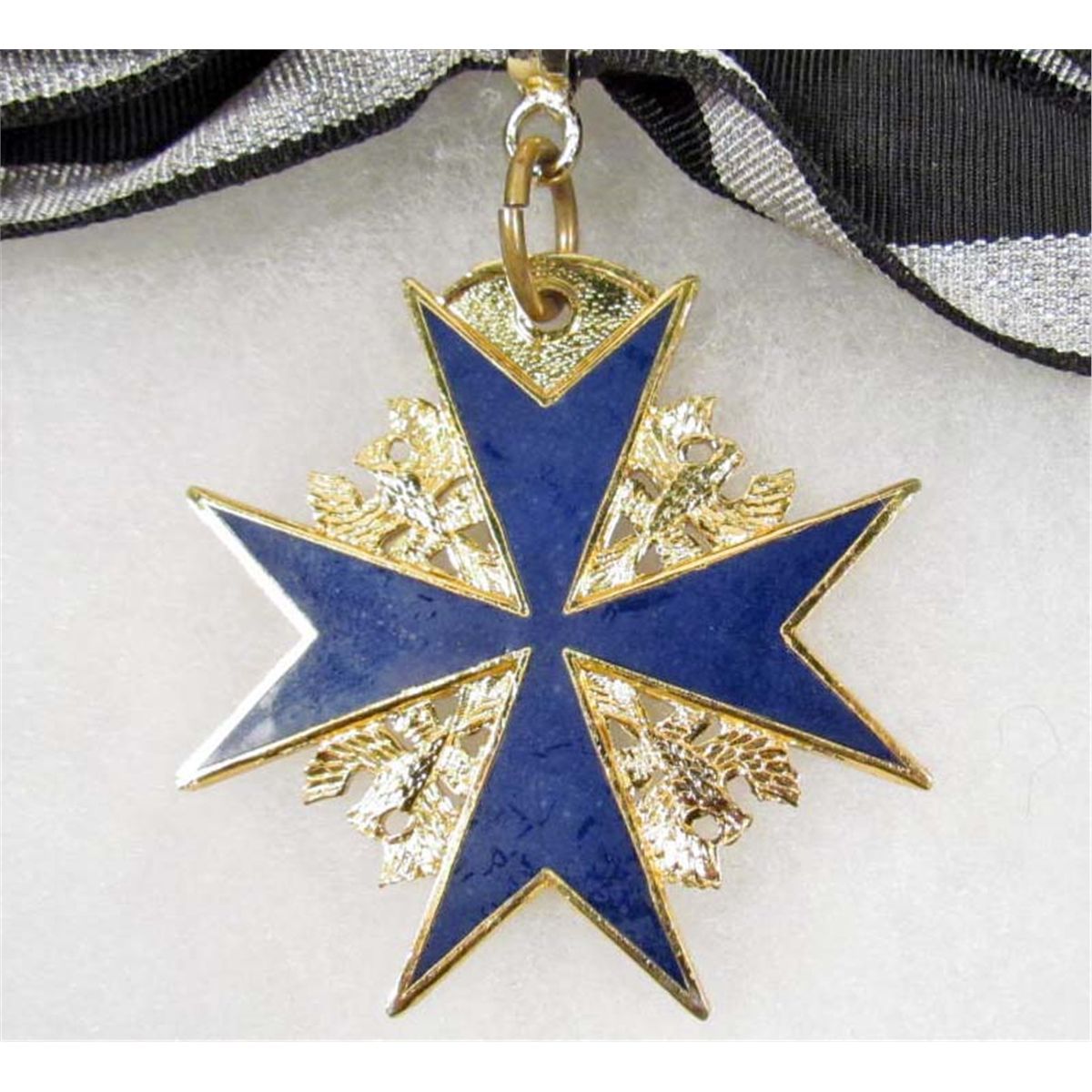 POST WAR IMPERIAL GERMAN WW1 BLUE MAX POUR LE MERITE NECK ORDER