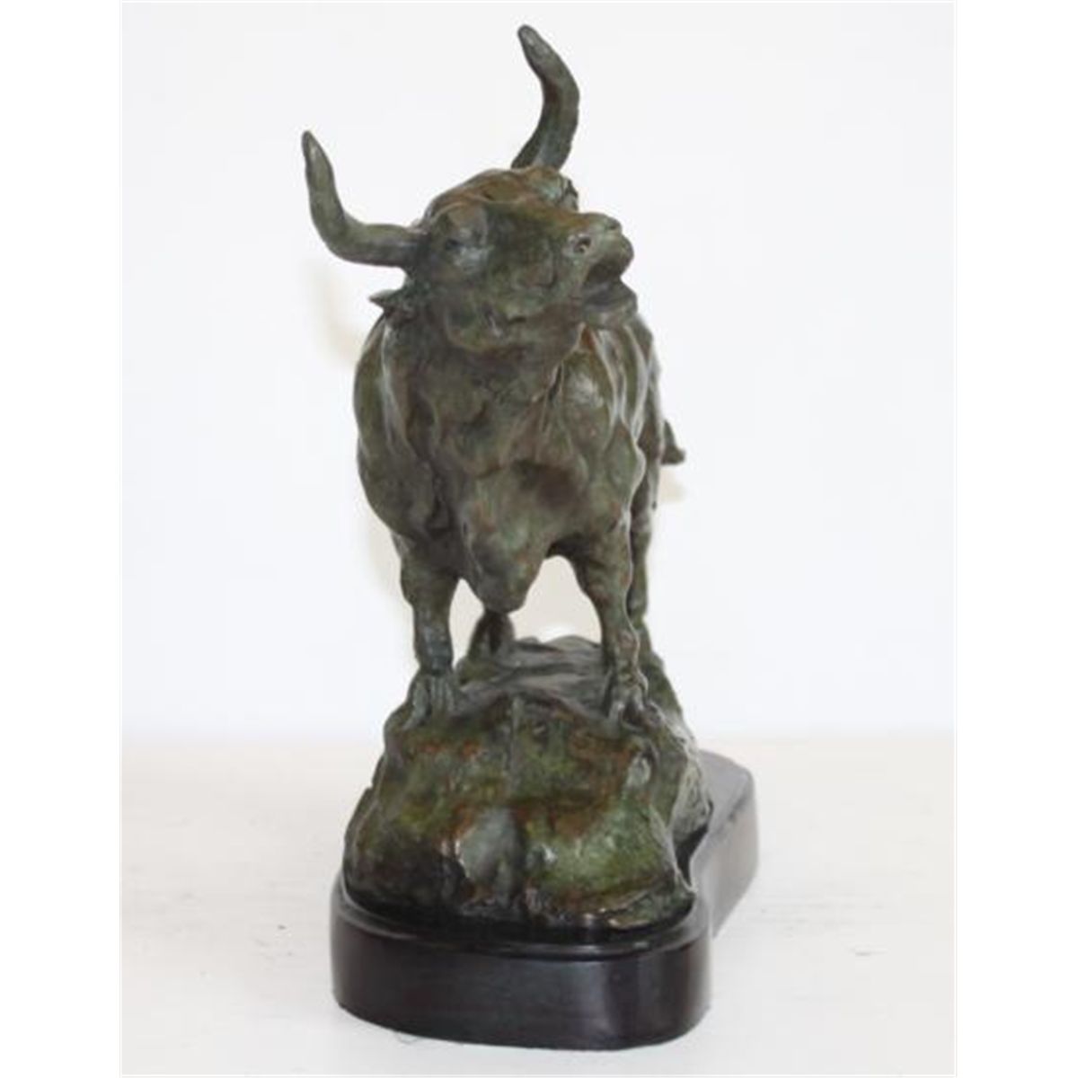 Majestic Bronze Sculpture Taurus Bull Fighter