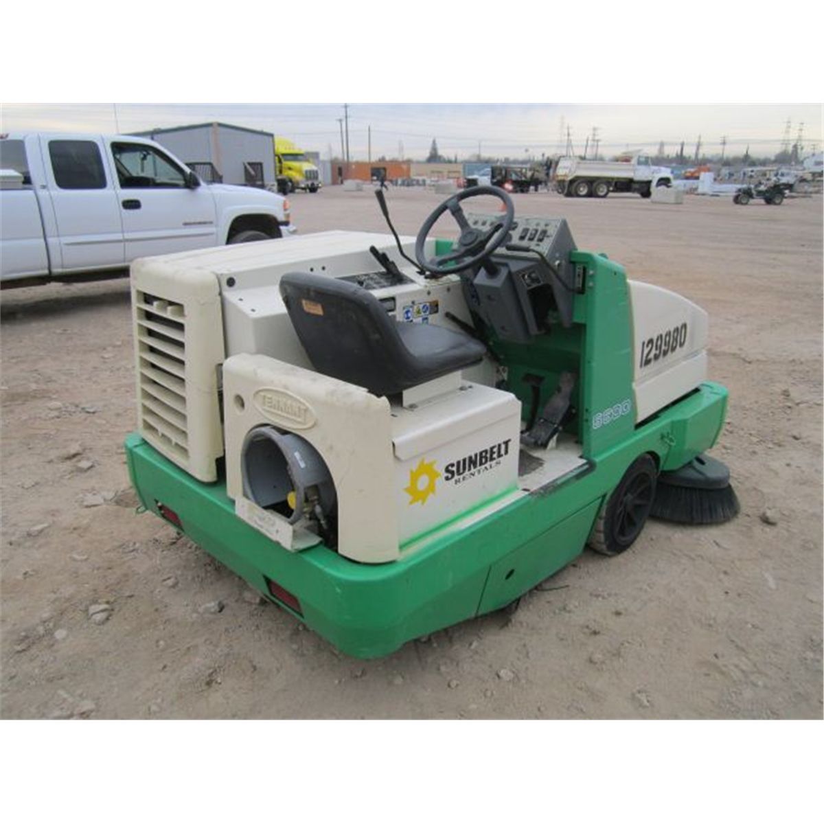 2007 Tennant 6600 Ride-On Sweeper