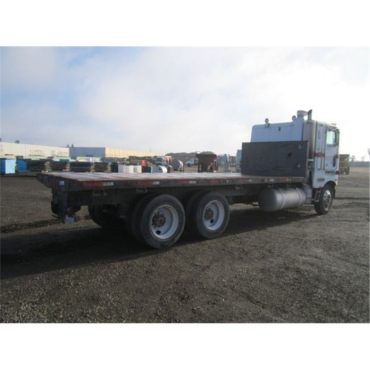 1986 Peterbilt 362 T/A Flatbed Sleeper Truck
