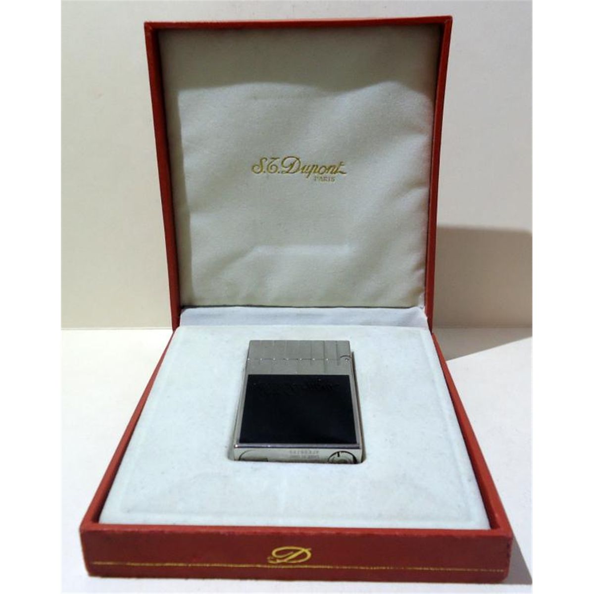 S.T. Dupont Paris Lighter In Pristine Condition